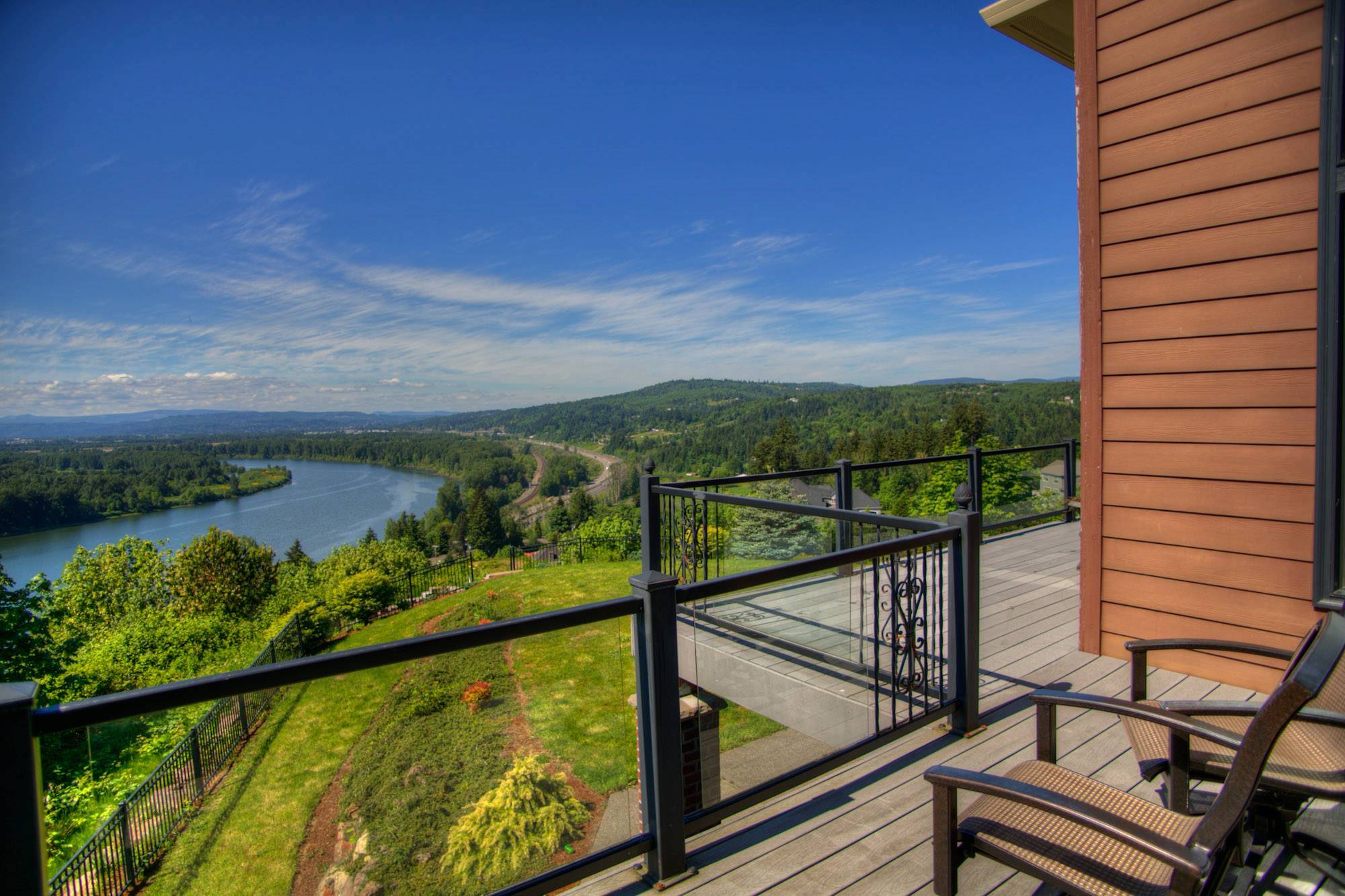 Use Glass Deck Railing to Protect Your Scenic View - One Day Glass