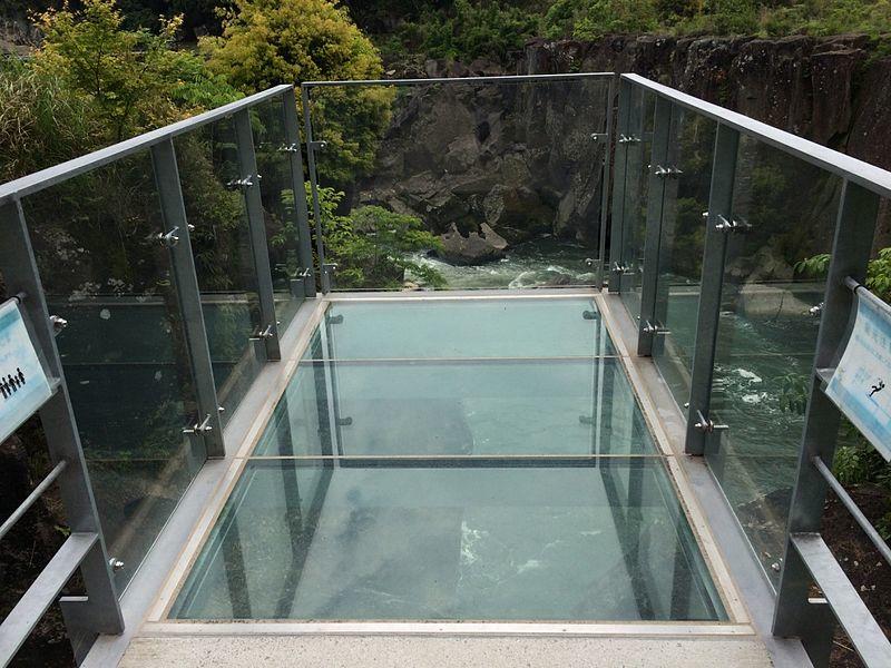 Should You Opt for Glass Deck Railings? - One Day Glass