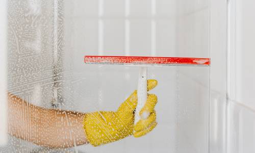 How to Clean Glass Shower Doors | Effective Cleaning Solutions