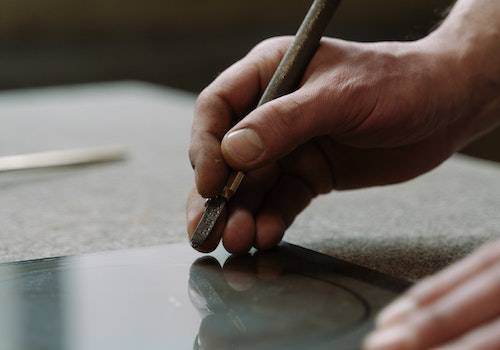 How to cut Plexiglass? - A Successful DIY Project - One Day Glass